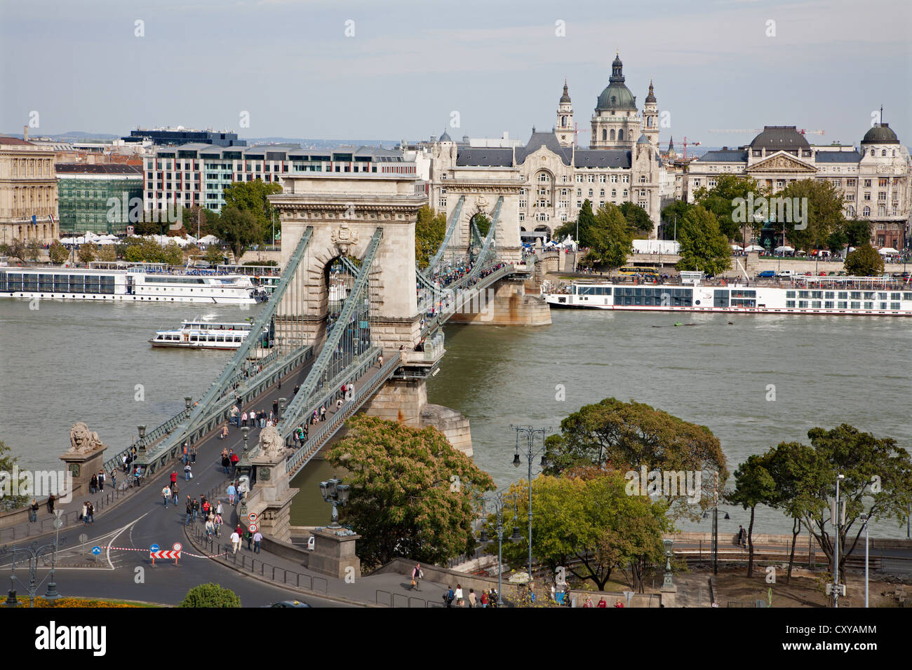 Budapest - Chain bridge and st. Stephen cathedral Stock Photo - Alamy