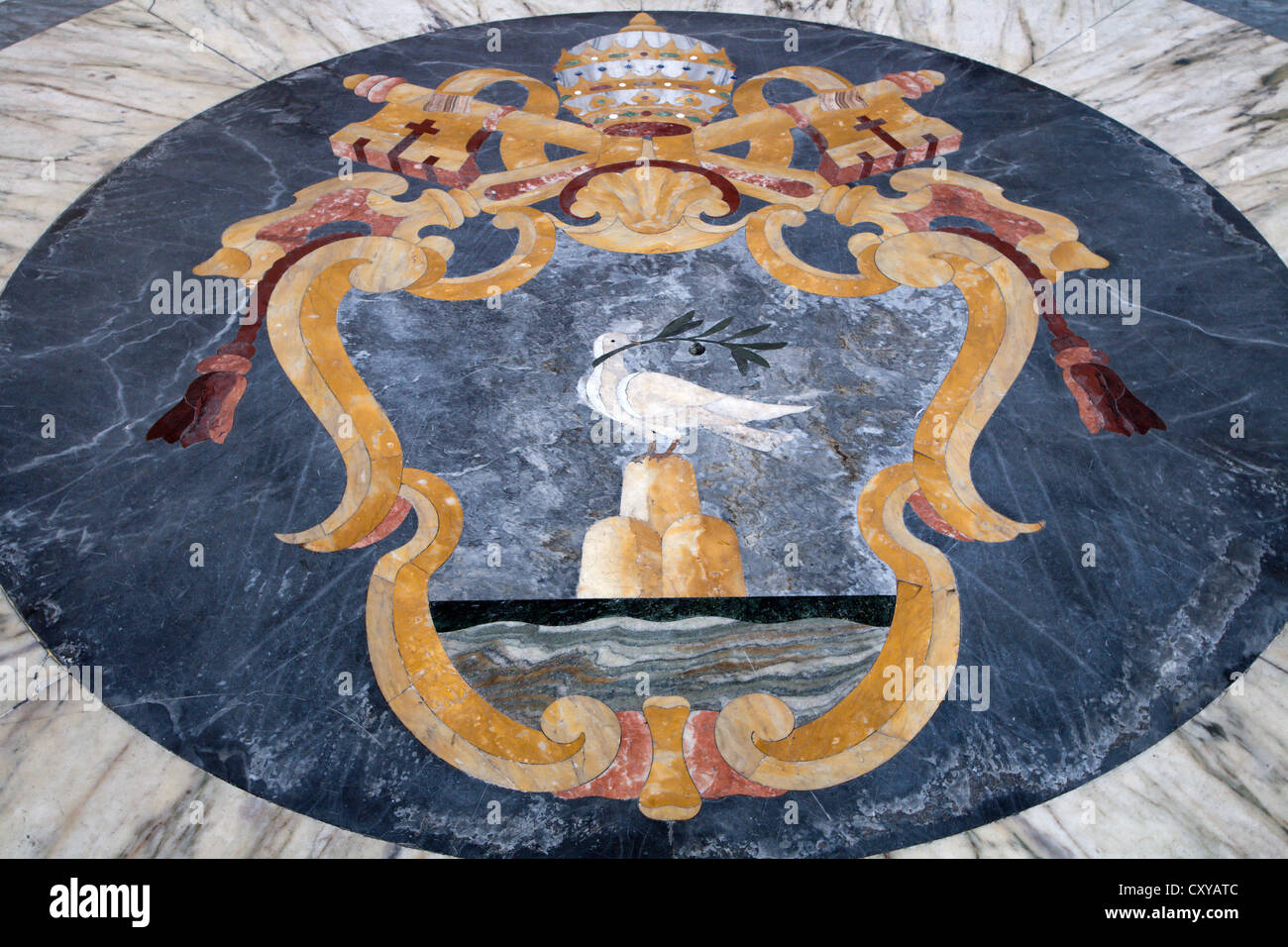 Rome - dove from floor of vestibule in Lateran basilica Stock Photo - Alamy