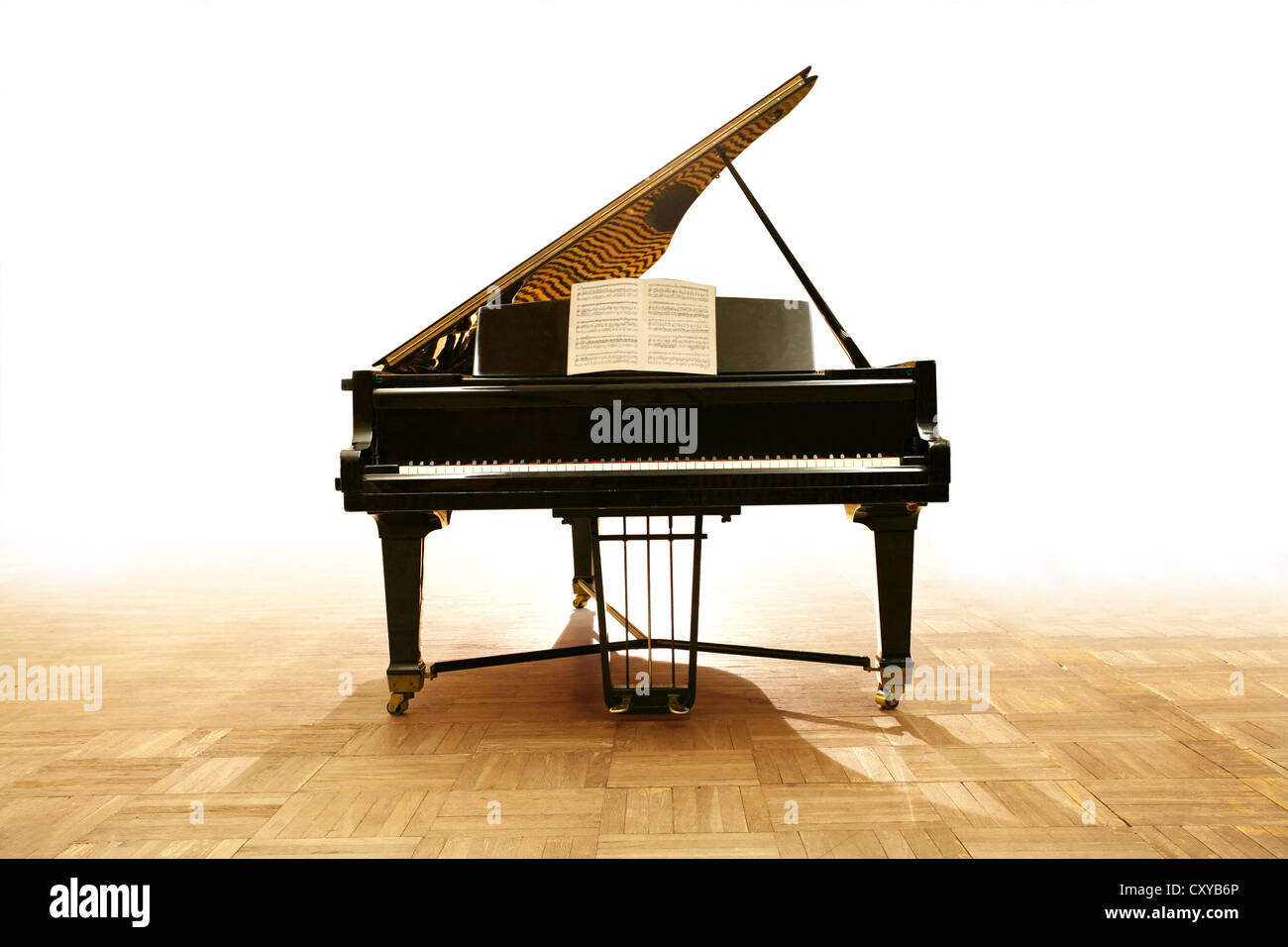Concert grand piano hi-res stock photography and images - Alamy