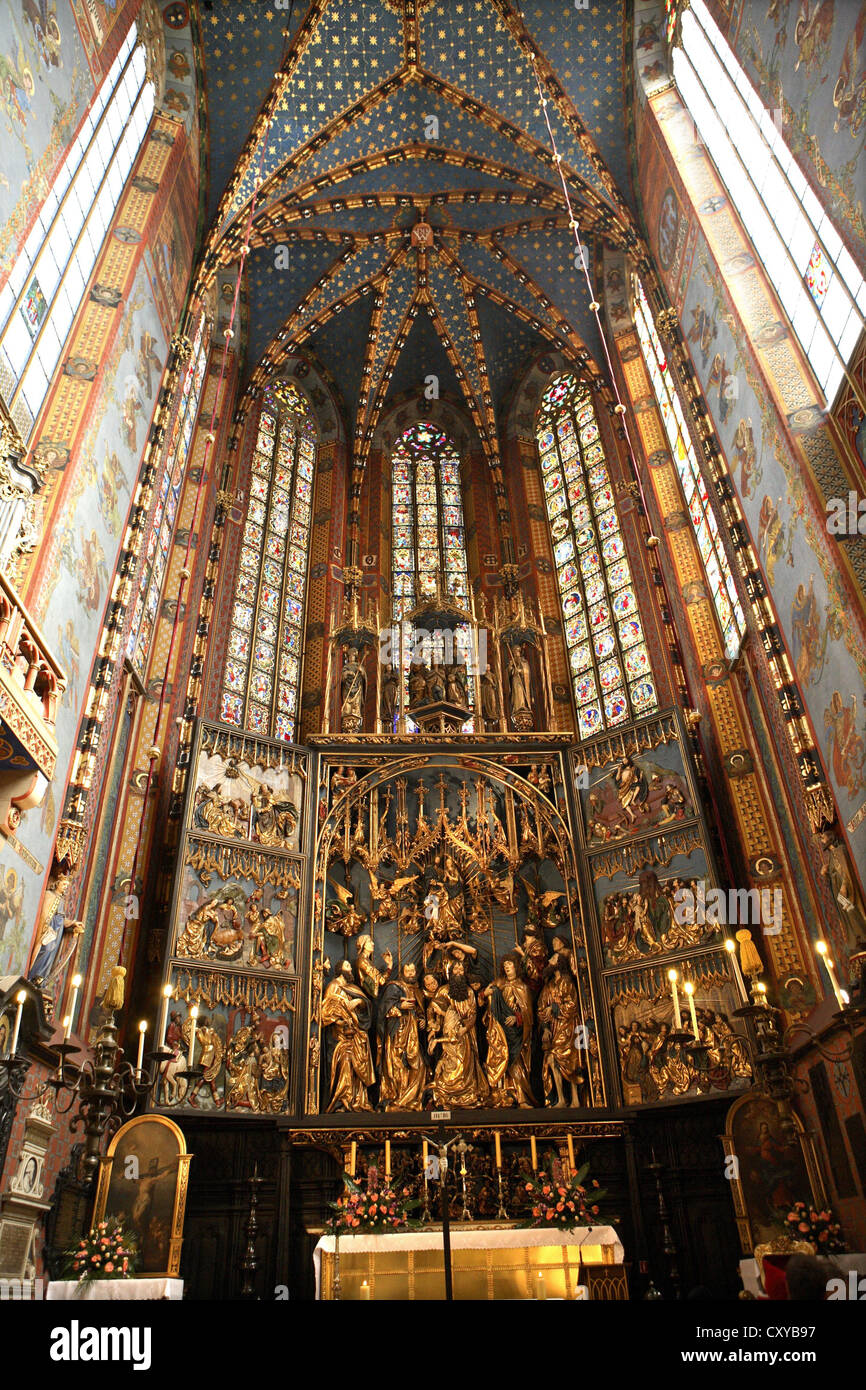 St mary church krakow altar hi-res stock photography and images - Alamy