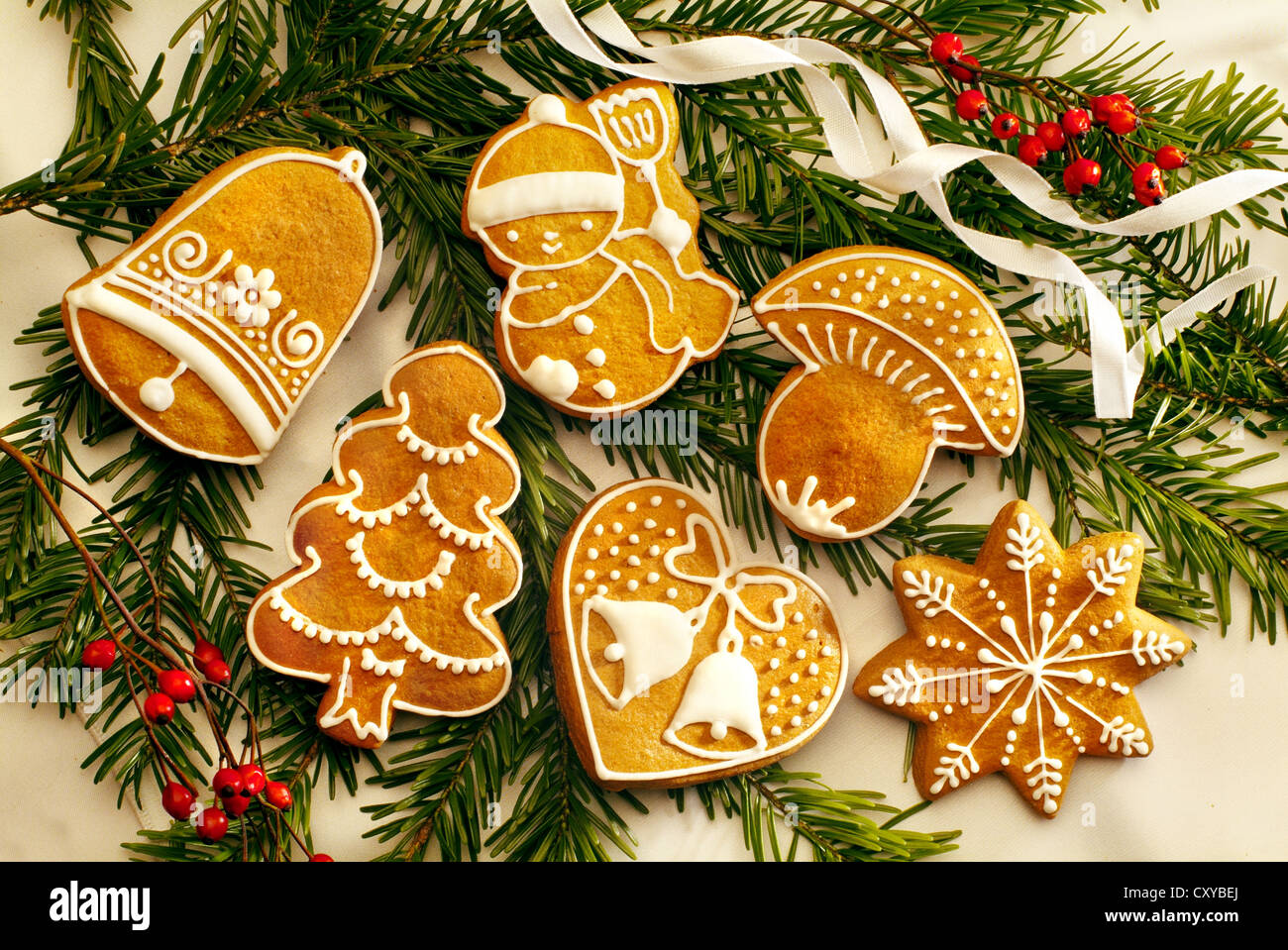 Gingerbread figures, Christmas cookies Stock Photo - Alamy
