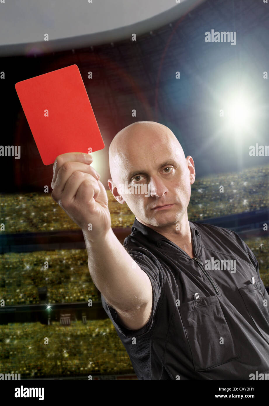 Referee shows a red card hi-res stock photography and images - Alamy