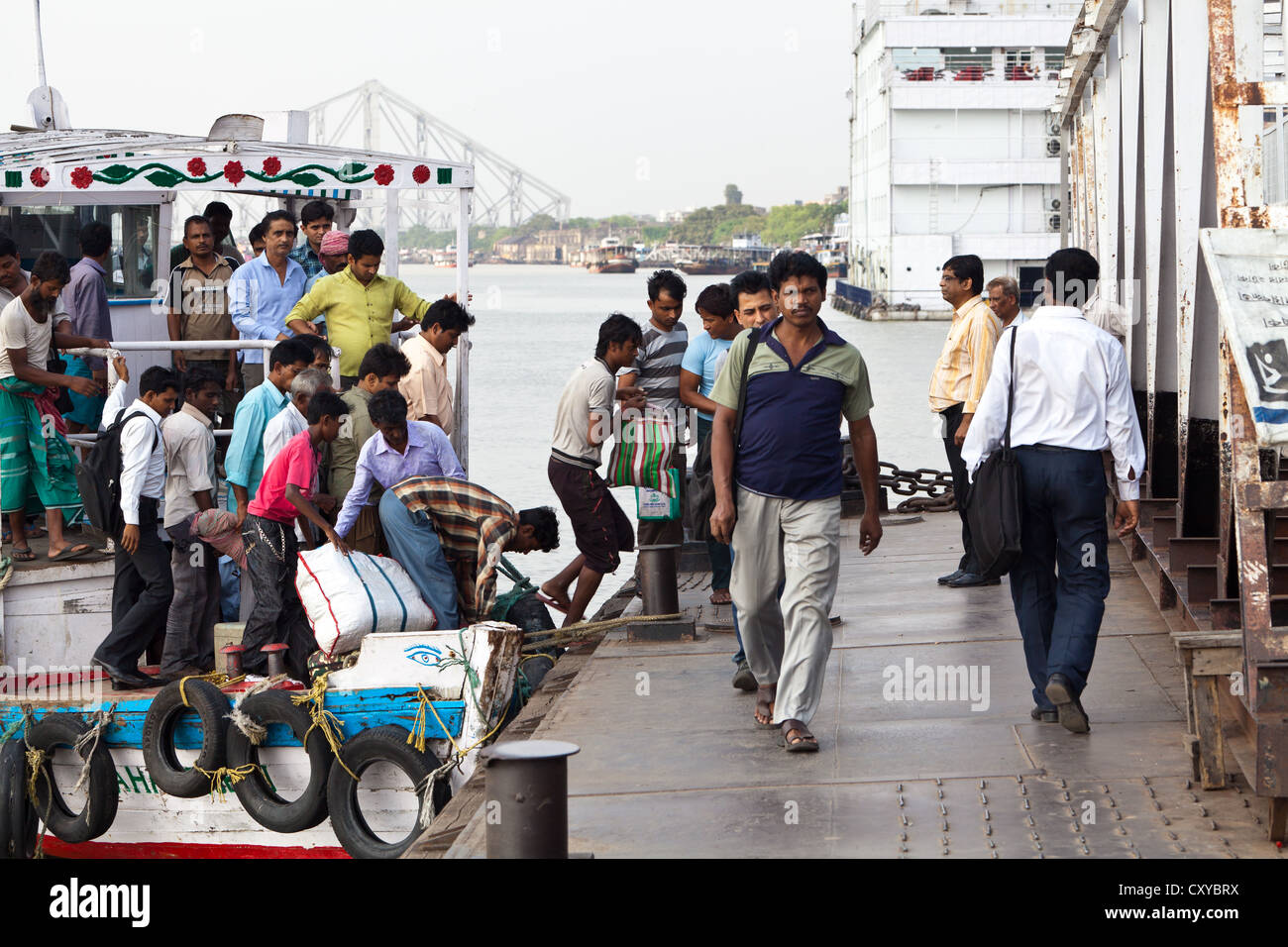 Kolkata ferry hi-res stock photography and images - Alamy