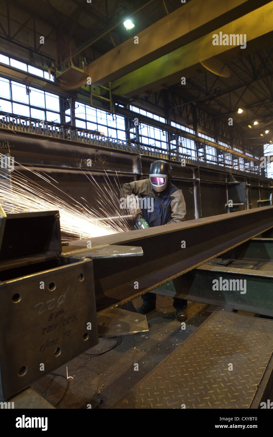 Welder wearing protective clothing in a steel mill Stock Photo - Alamy