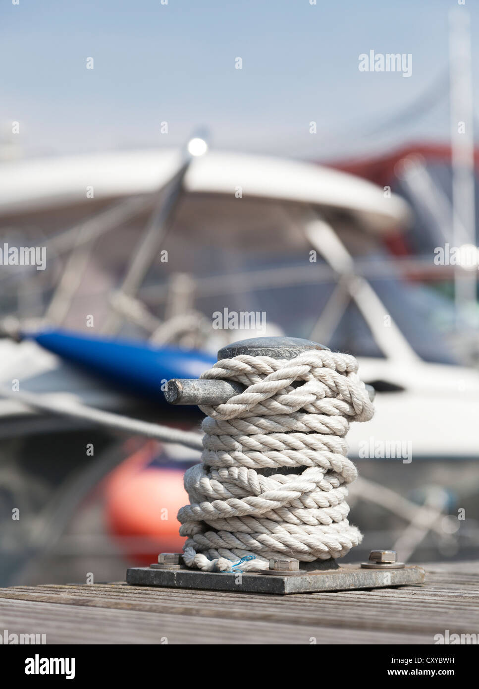 Anchoring rope hi-res stock photography and images - Alamy