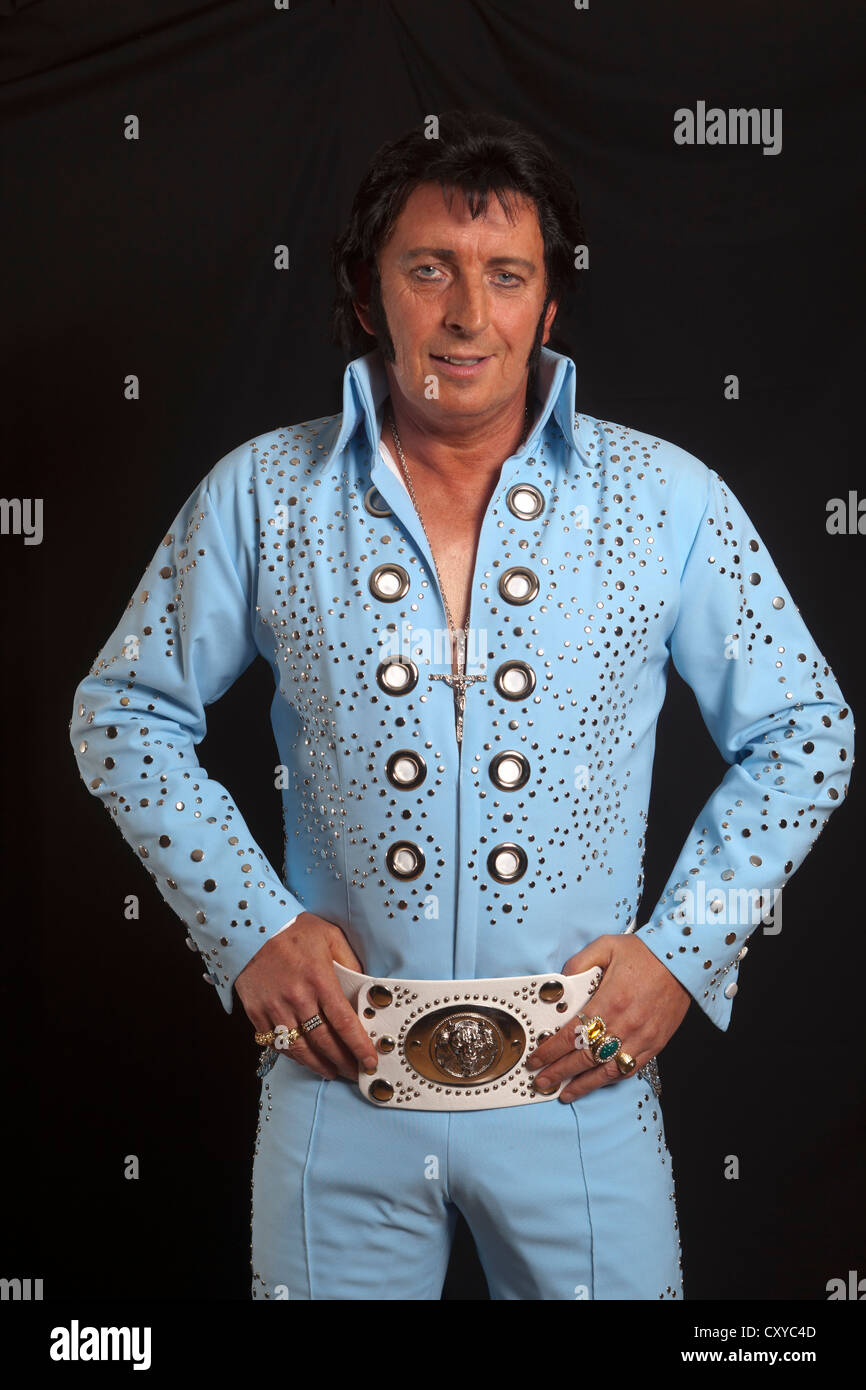 Elvis Blue Suit Wallpaper