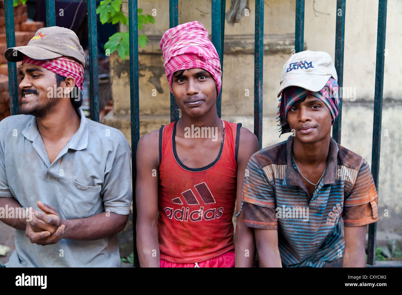 Construction Workers in Kolkata, India Stock Photo - Alamy