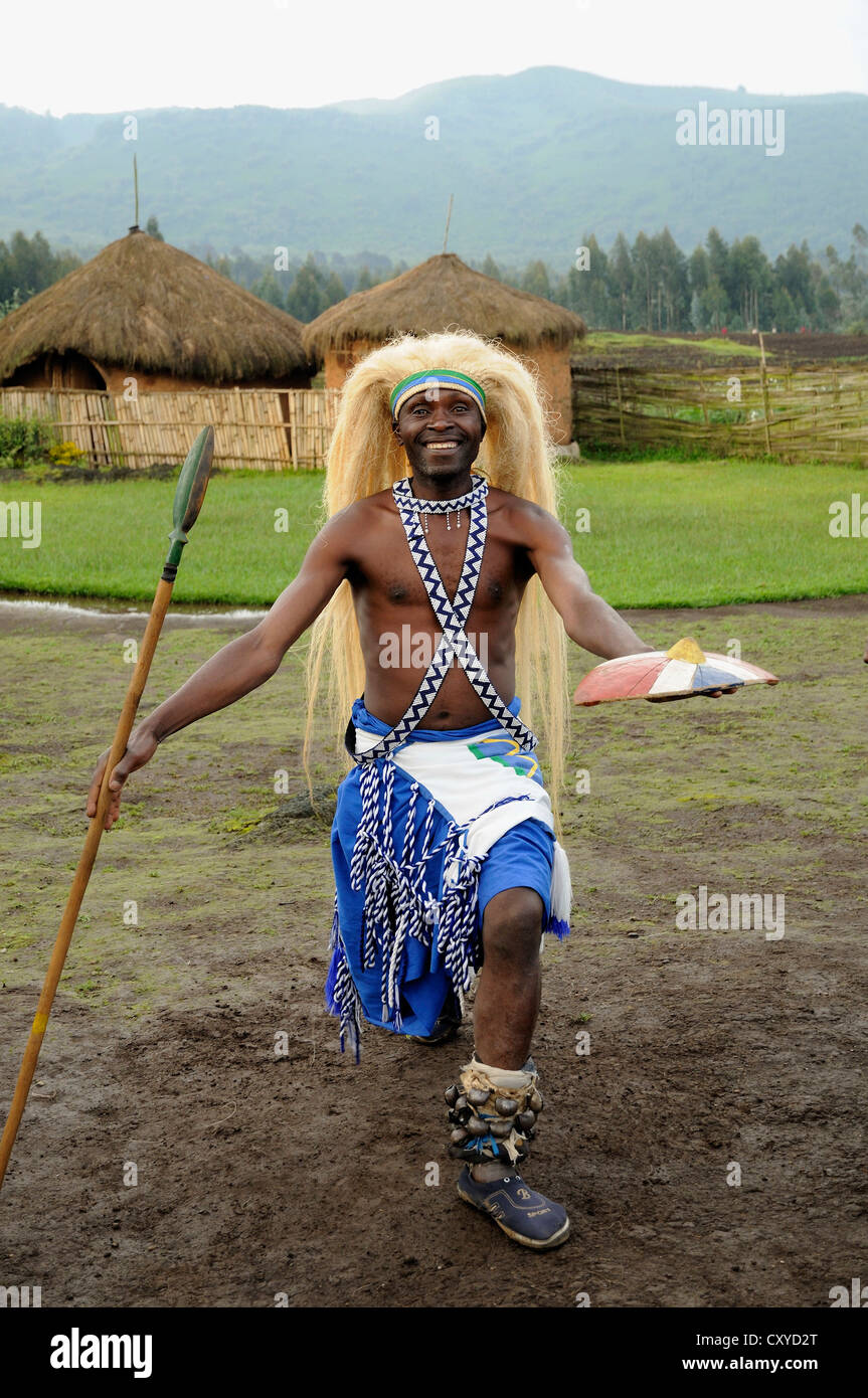 Rwanda traditional dance hi-res stock photography and images - Alamy