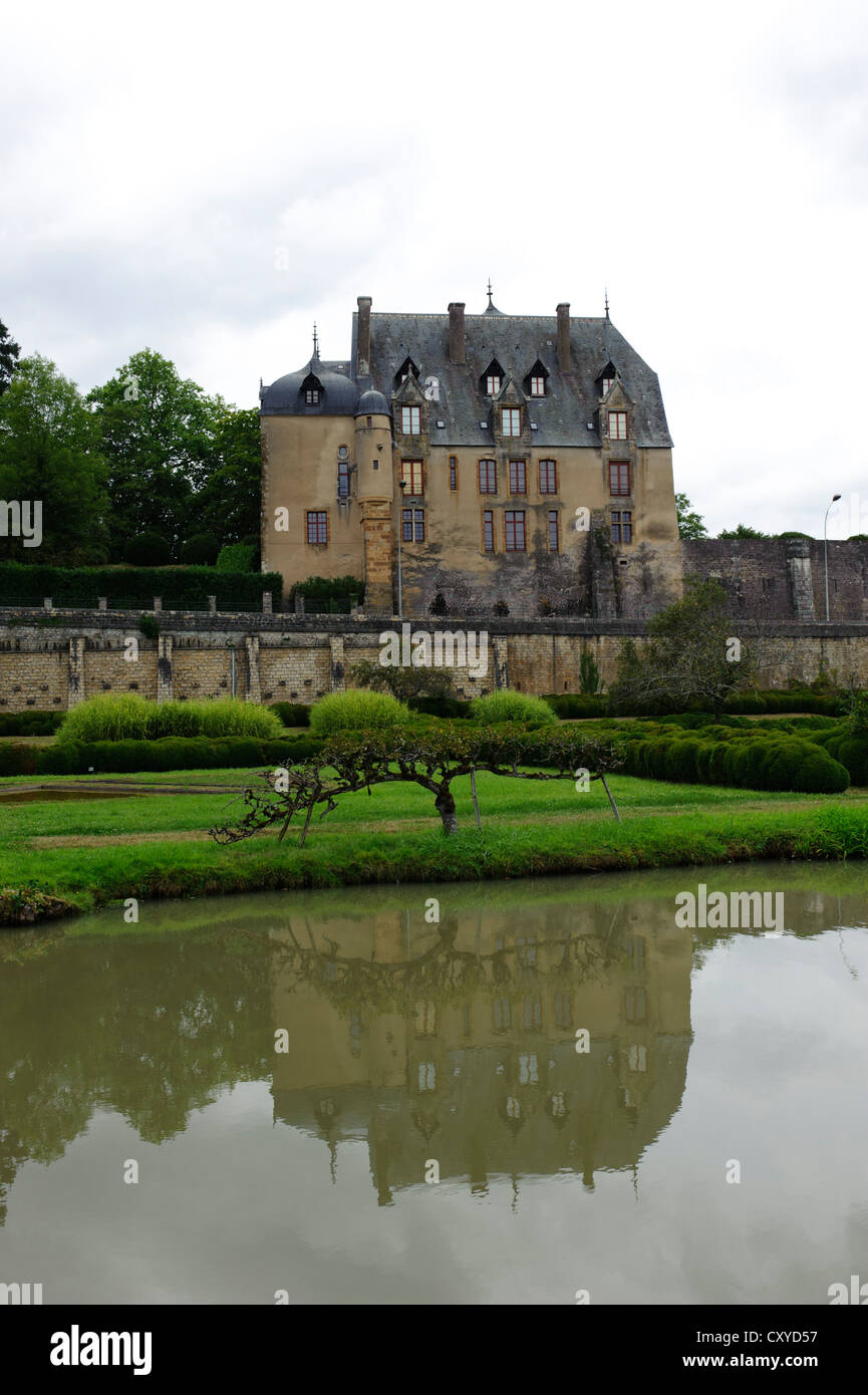 Chateau de Chatillon-en-Bazois, France Stock Photo - Alamy