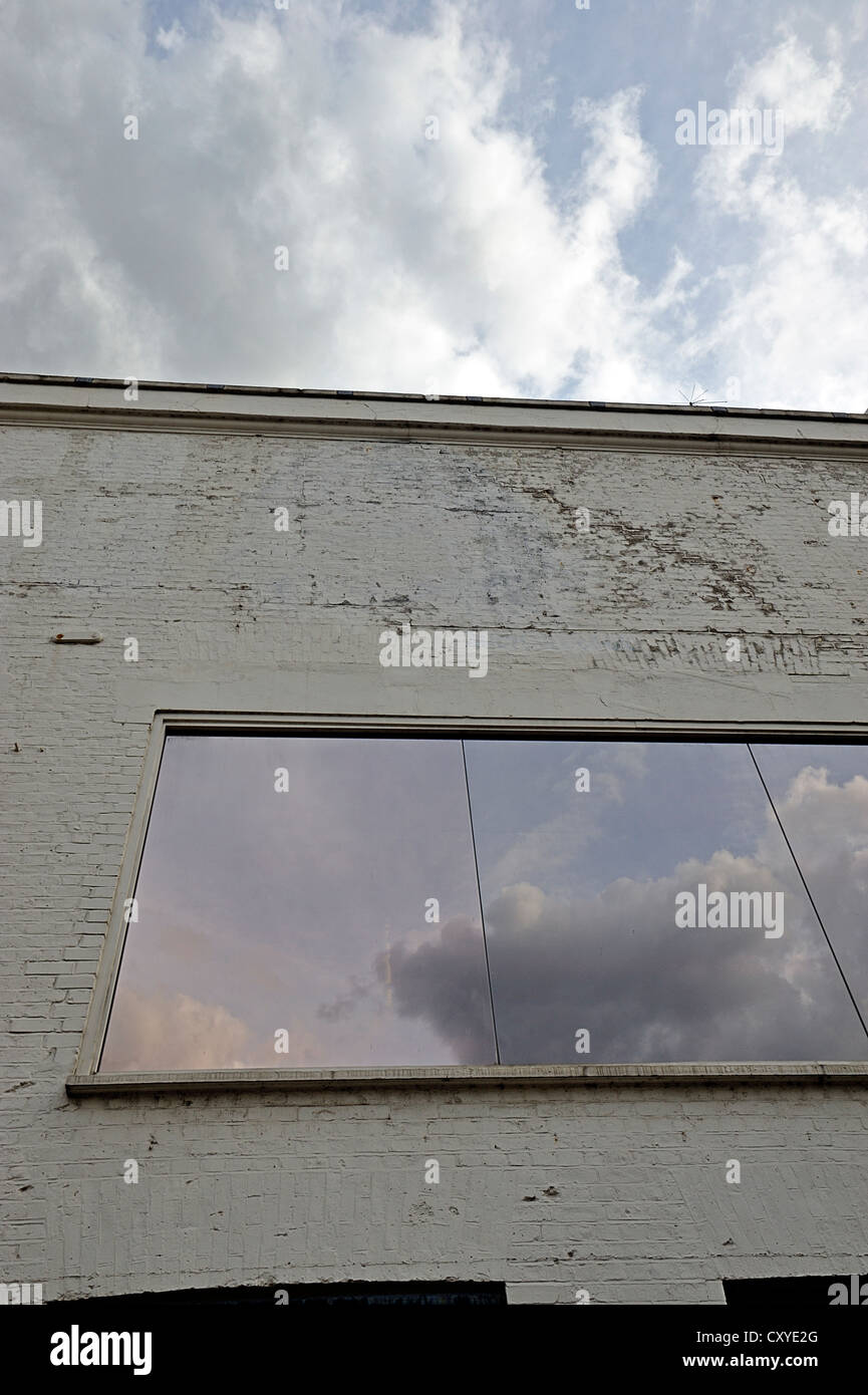 City reflecting in mirror window hi-res stock photography and images ...