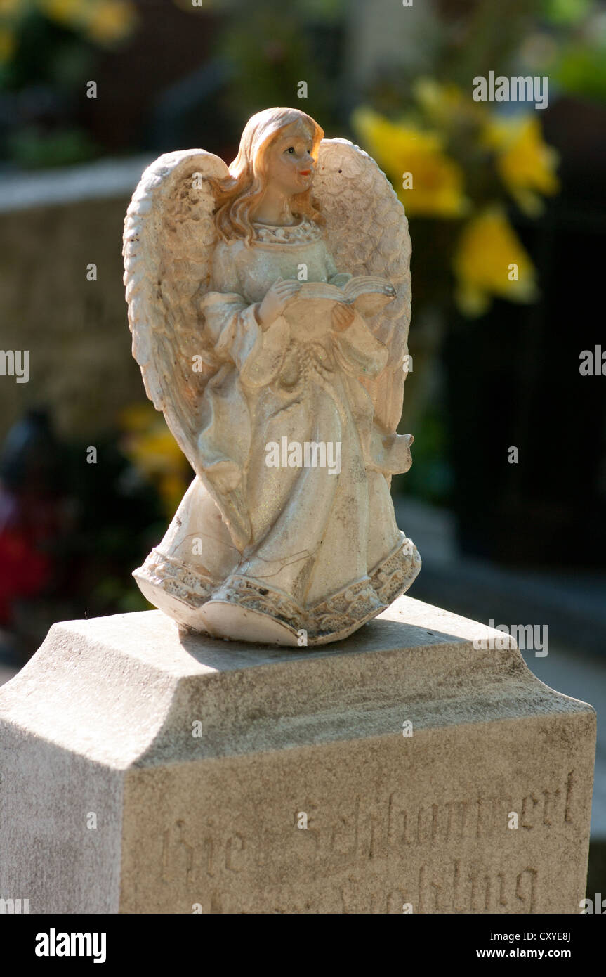 Reading old cemetery hi-res stock photography and images - Alamy