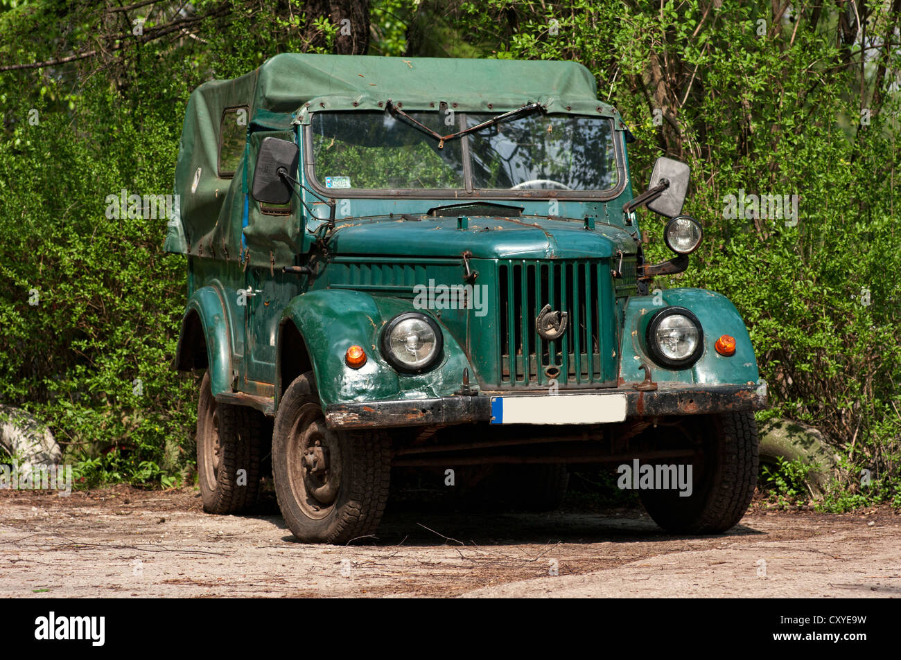 Green jeep hi-res stock photography and images - Alamy