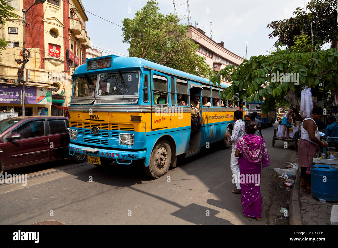 Bus in Kolkata, India Stock Photo - Alamy