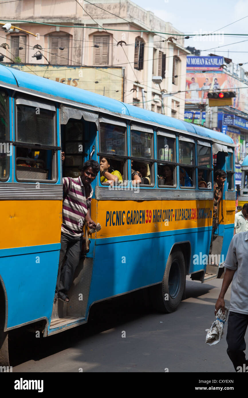 Bus in Kolkata, India Stock Photo - Alamy