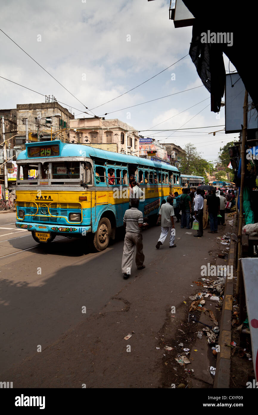 Bus in Kolkata, India Stock Photo - Alamy