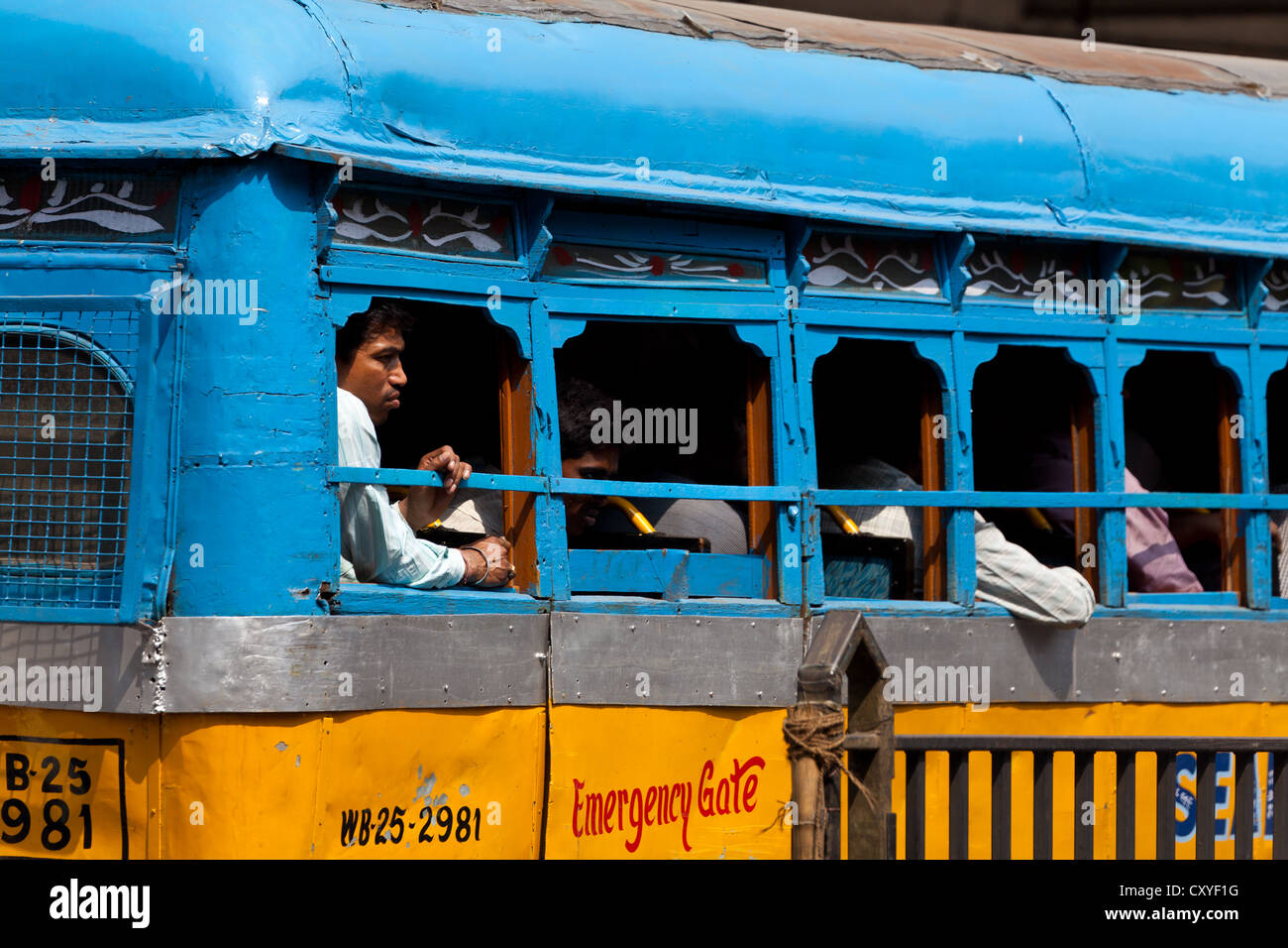 Kolkata bus hi-res stock photography and images - Alamy