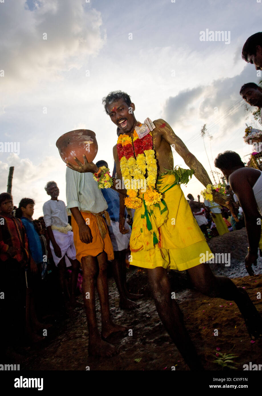 Fire walking ritual in india hi-res stock photography and images - Alamy