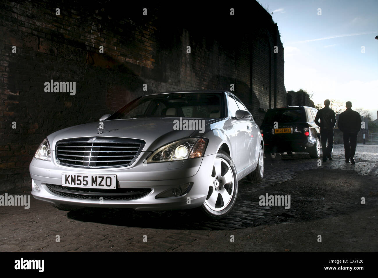 Mercedes And Range Rover parked Stock Photo - Alamy