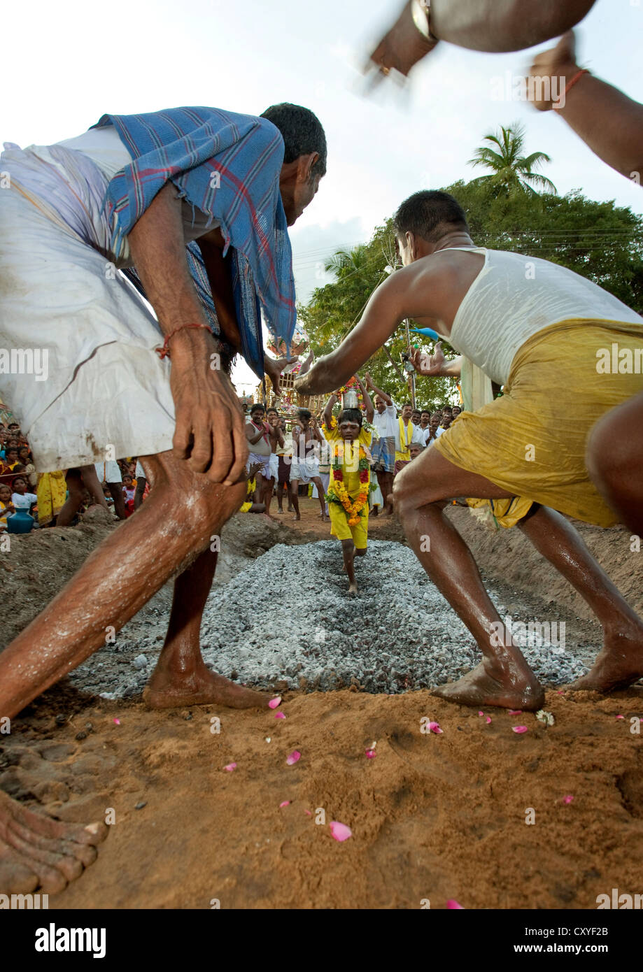 Fire walking ritual in india hi-res stock photography and images - Alamy
