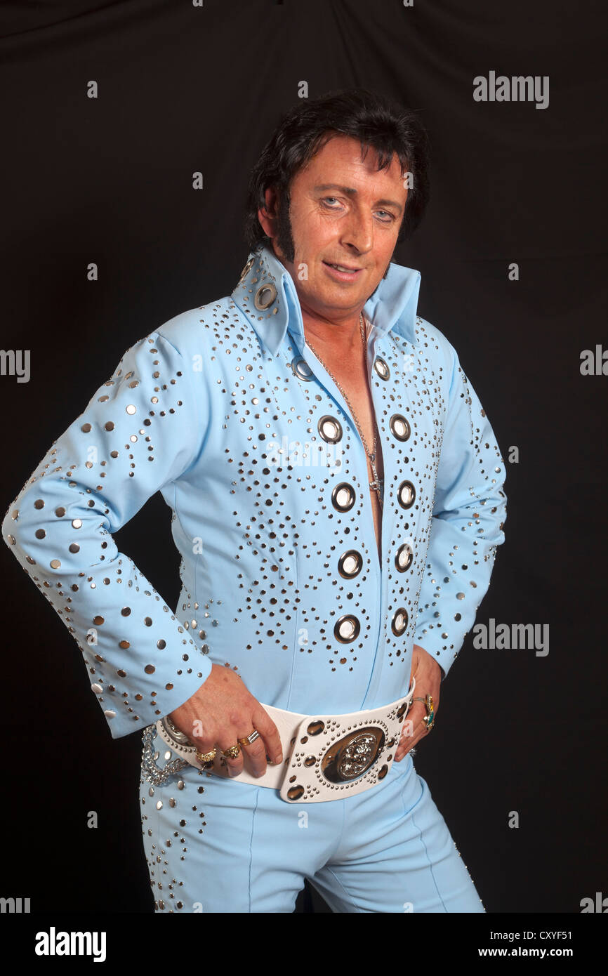 Elvis presley pose hi-res stock photography and images - Alamy