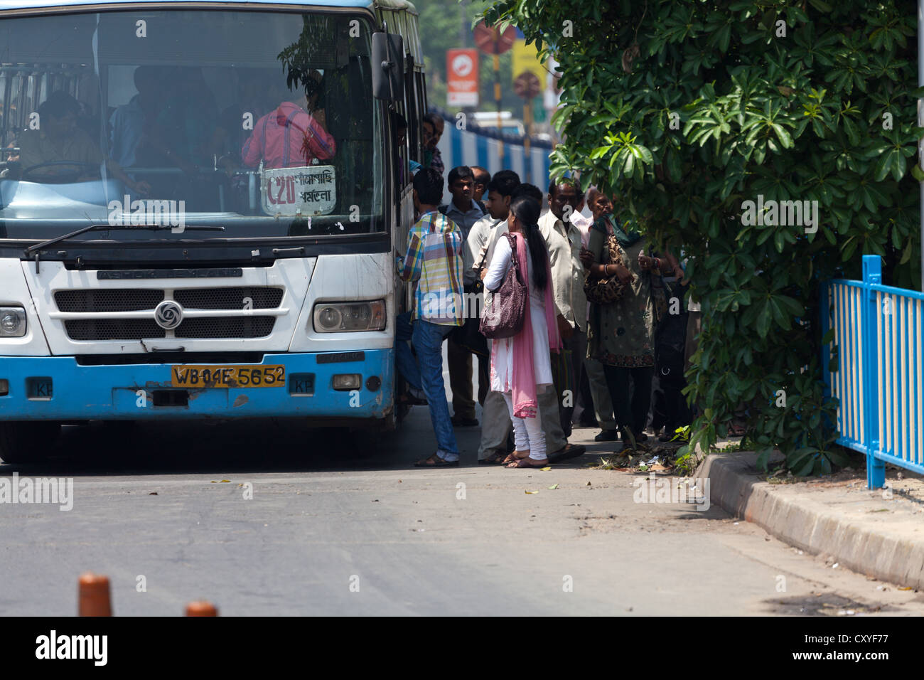 Bus in Kolkata, India Stock Photo - Alamy