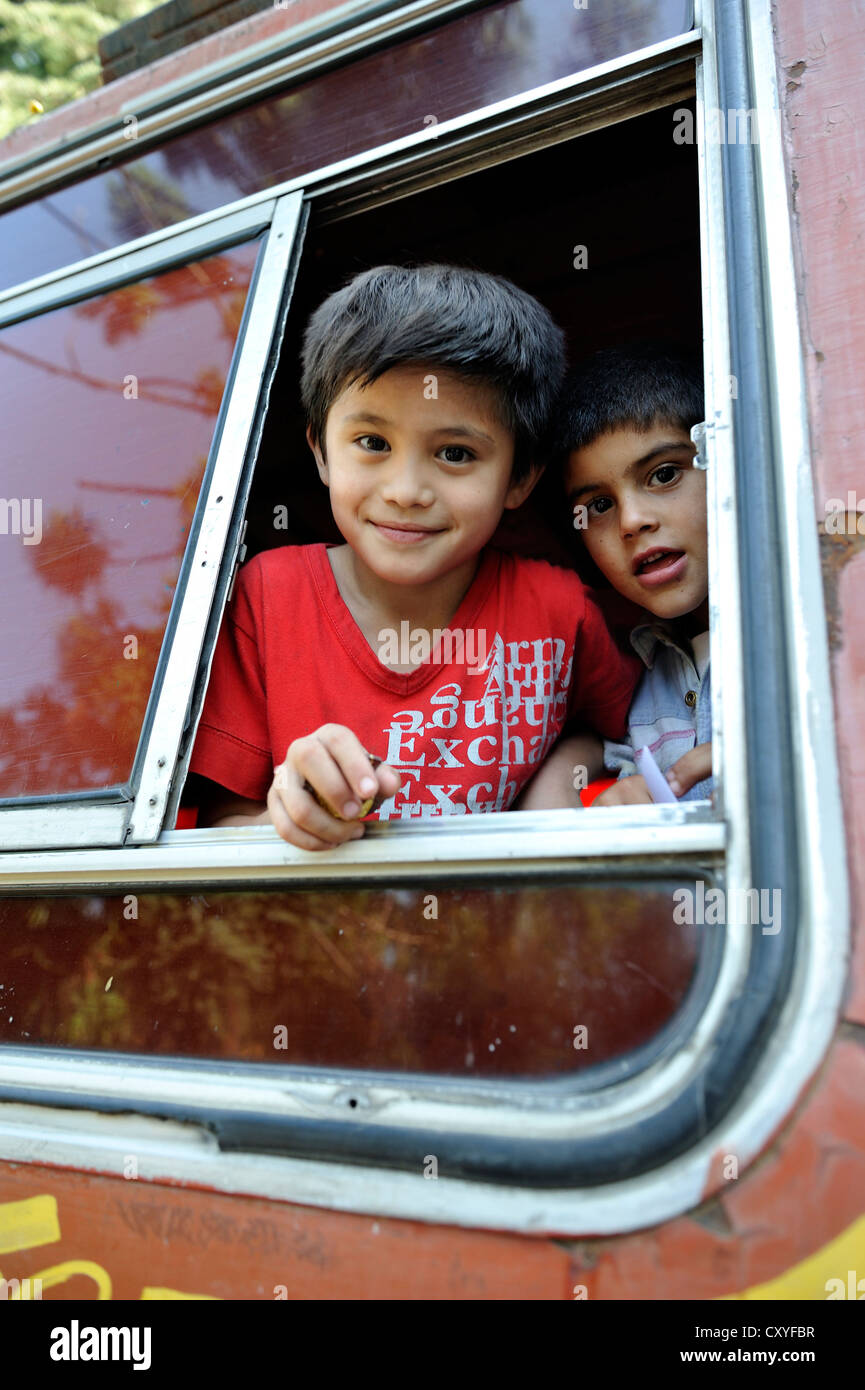 Boy looking out bus window hi-res stock photography and images - Alamy