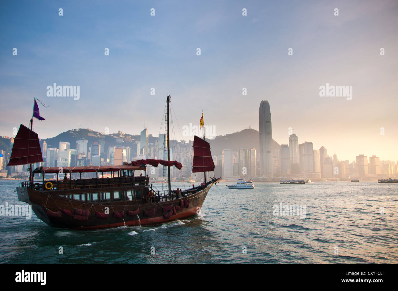 Traditional Chinese Boat on Victoria Harbour, Hong Kong Stock Photo - Alamy