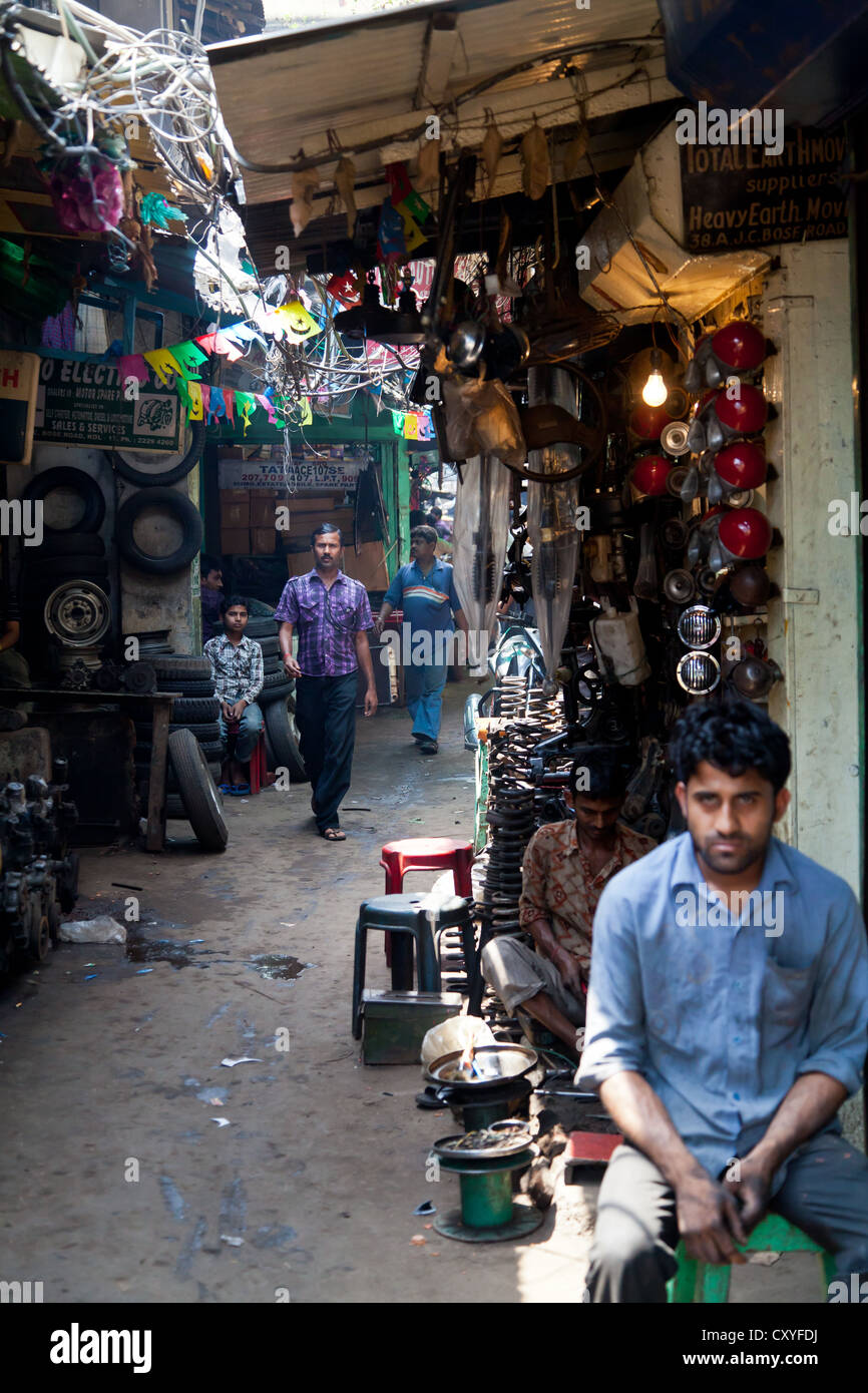 Narrow Side Street in Kolkata, India Stock Photo - Alamy