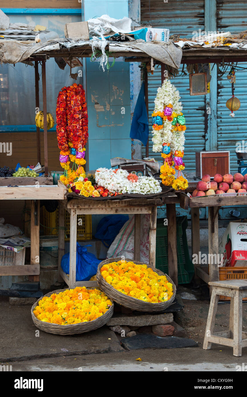 Indian money garland hi-res stock photography and images - Alamy