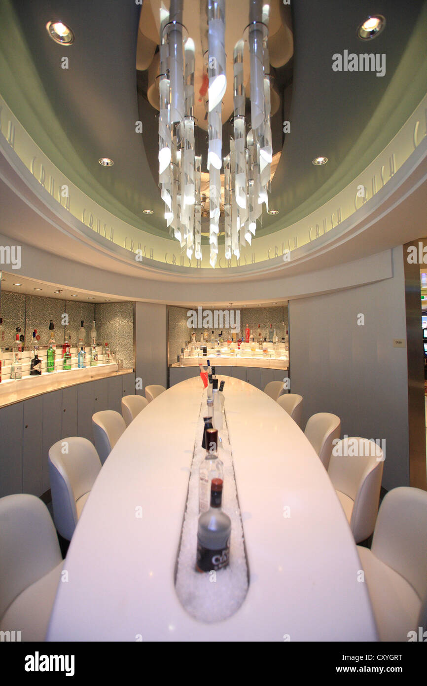 Martini bar celebrity cruises hi-res stock photography and images - Alamy