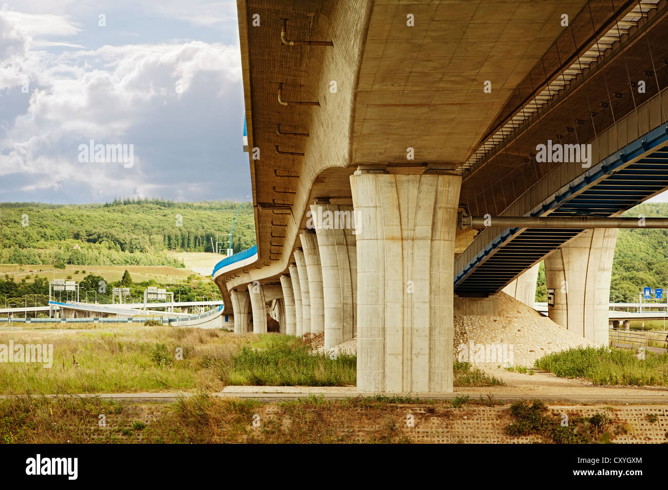 Curved bridge building hi-res stock photography and images - Alamy