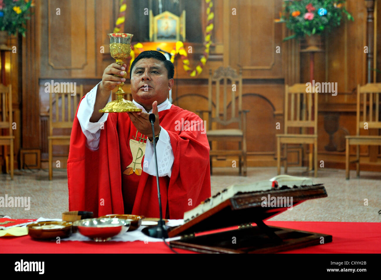 Consecration mass hi-res stock photography and images - Alamy
