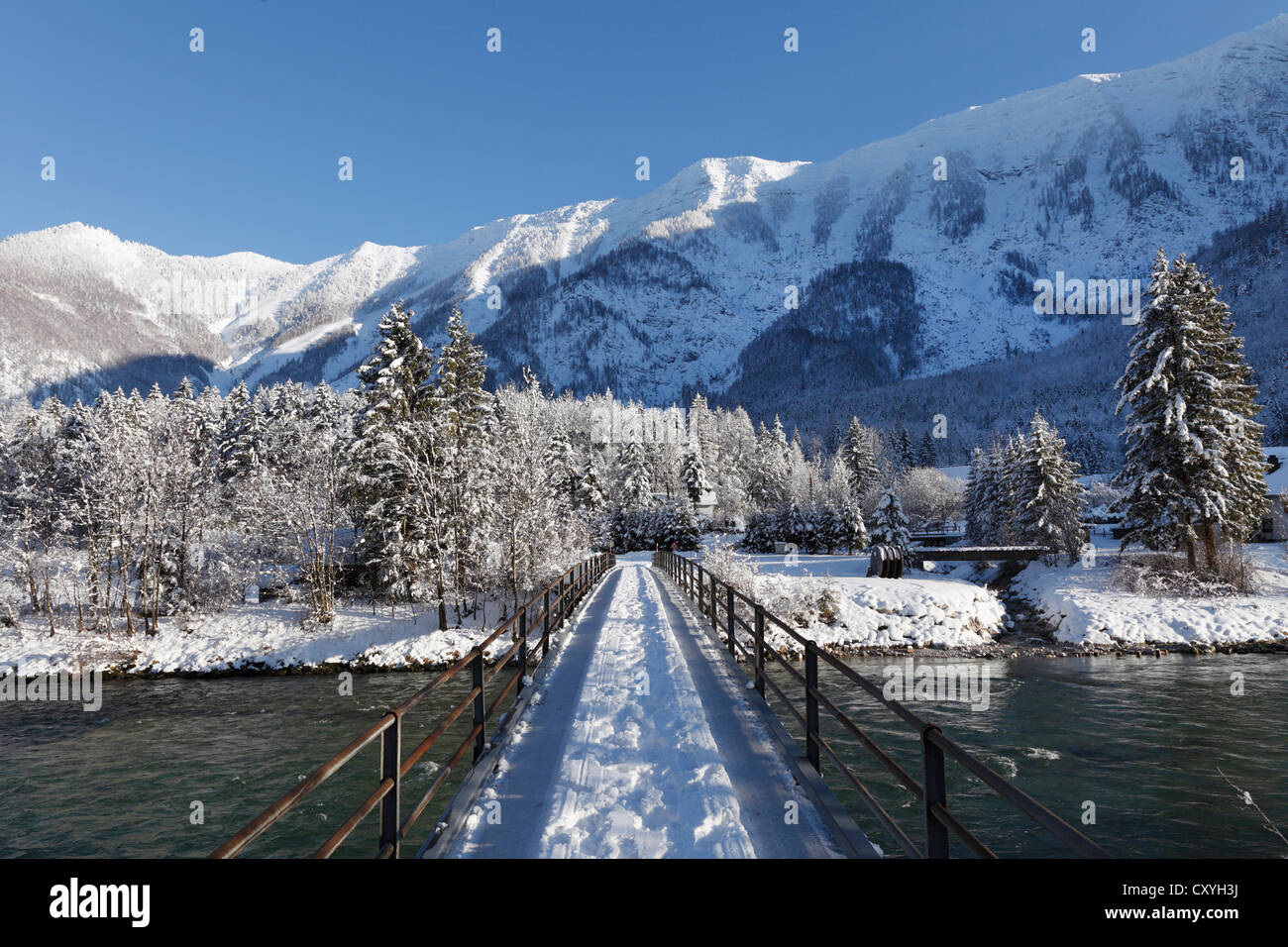 Mountain ranges across water hi-res stock photography and images - Alamy