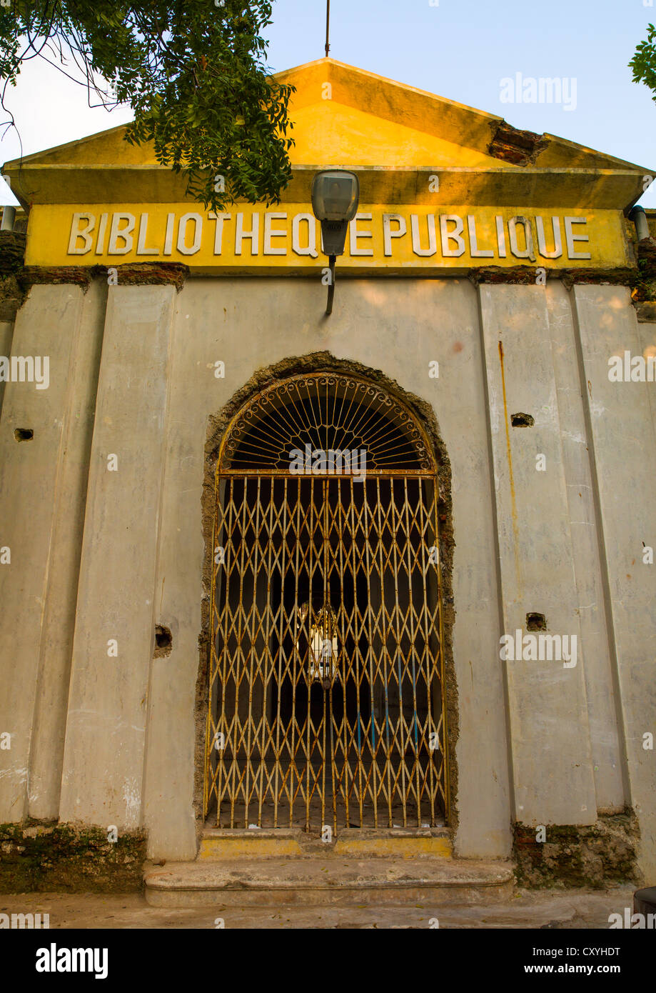 Crumbling Facade Of Former French Public Library, Pondicherry, India ...