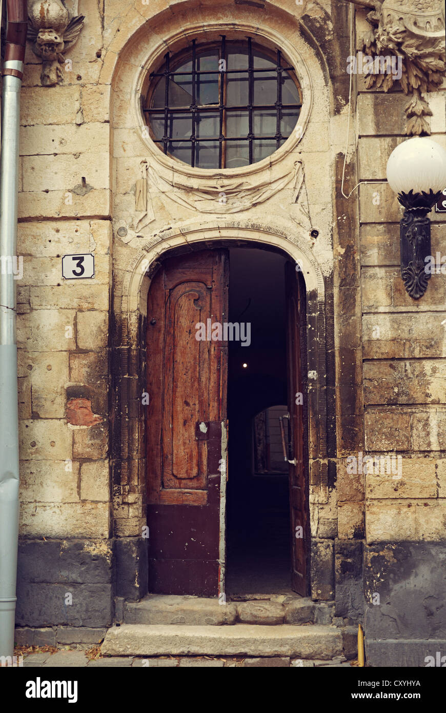 Big open door hi-res stock photography and images - Alamy