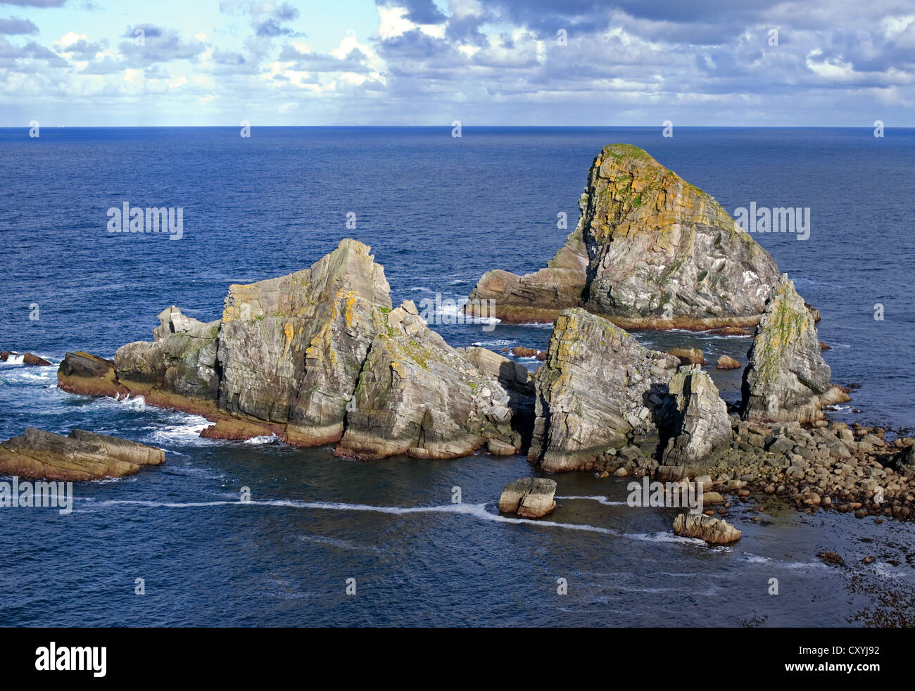 Sea stacks Clach Beag na Faraid (left) and Clach Mhor na Faraid, Faraid ...