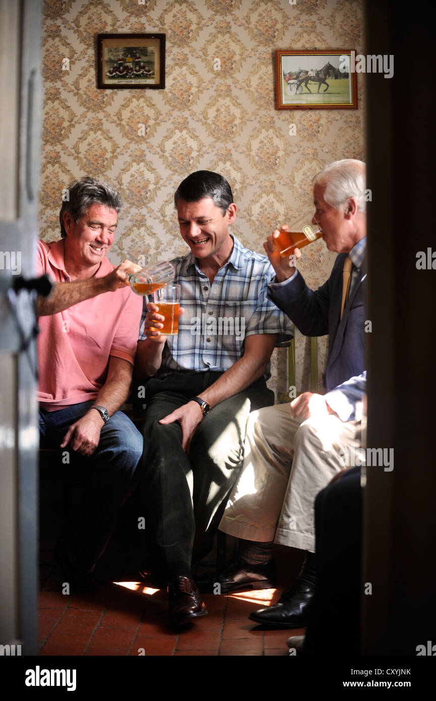 English middle class pub hi-res stock photography and images - Alamy