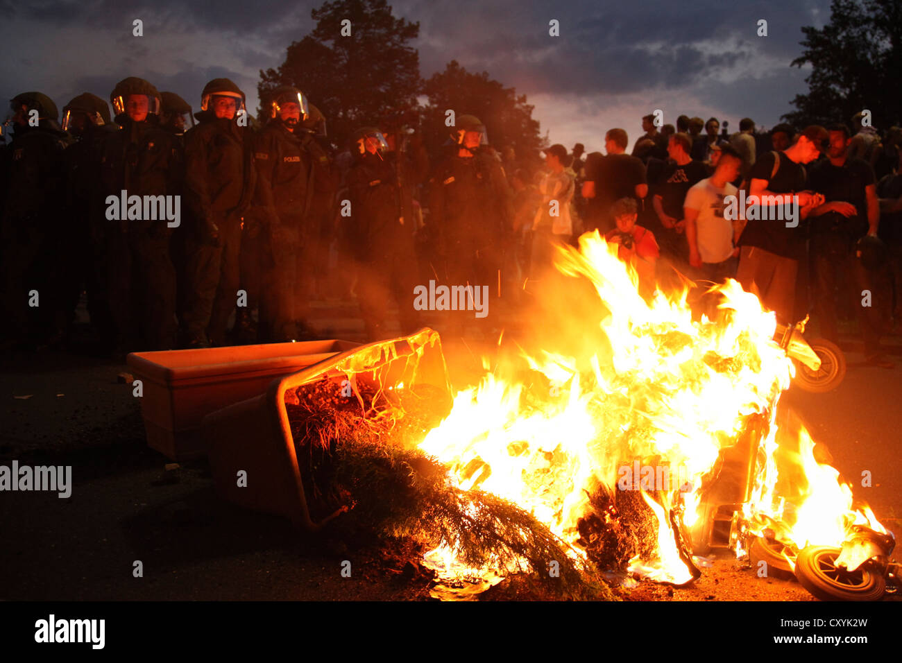 Dumpster fire hi-res stock photography and images - Alamy