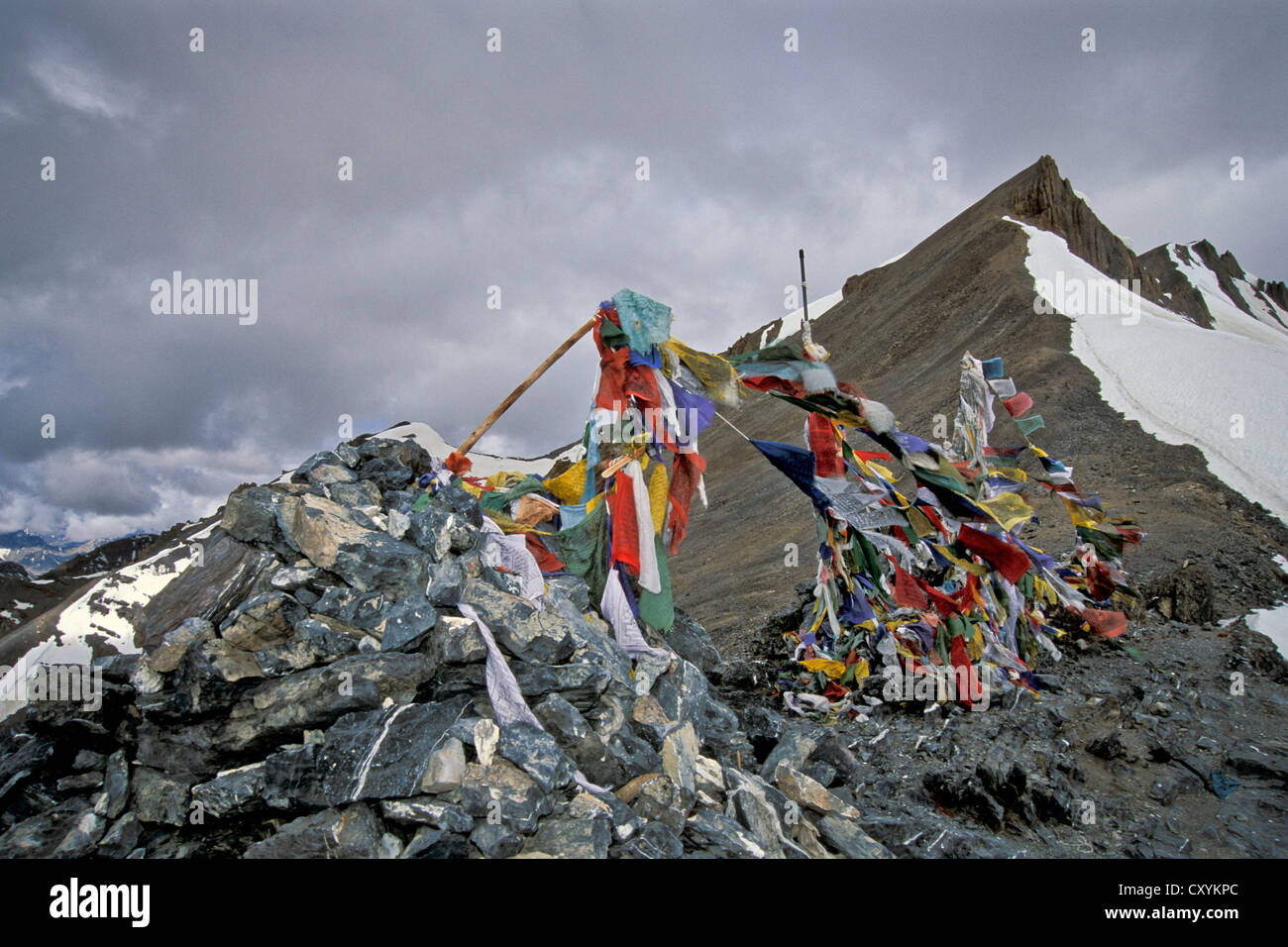 Prayer flags, Parang La or Parang Pass, 5580m, Kibber-Karzok-Trail ...