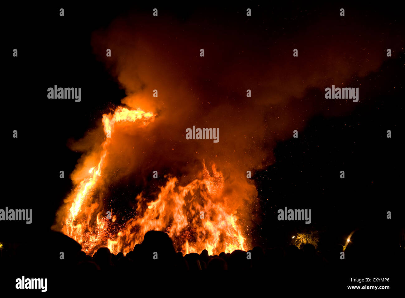 Brockham bonfire hi-res stock photography and images - Alamy