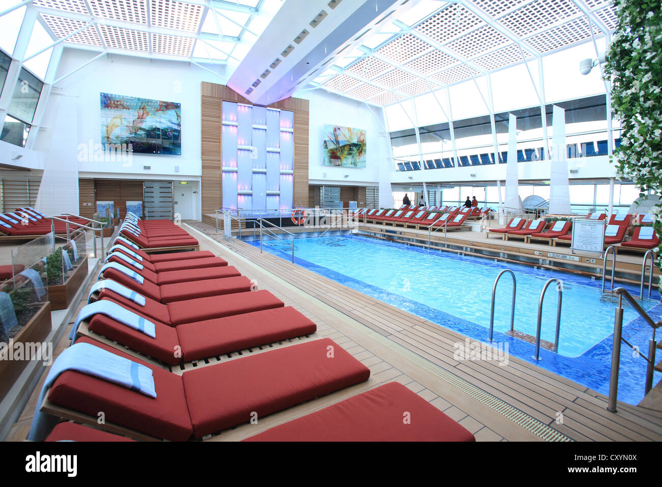 Solarium pool hi-res stock photography and images - Alamy