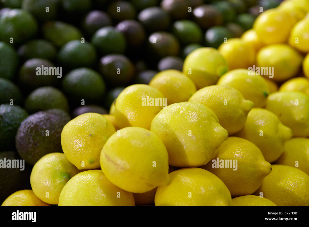 lemon organic fruit and vegetable stall Stock Photo - Alamy