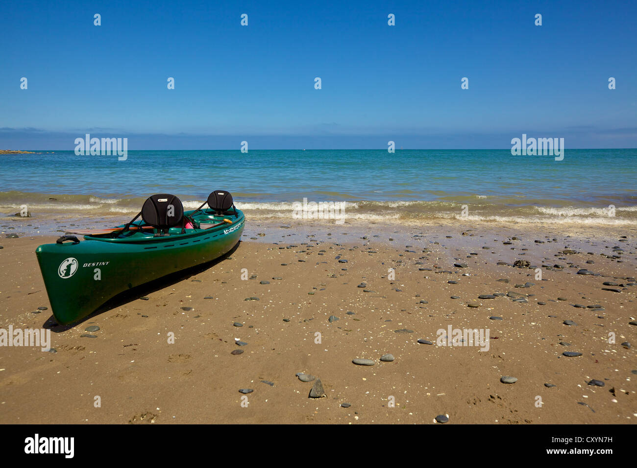 Kayak beach hi-res stock photography and images - Alamy