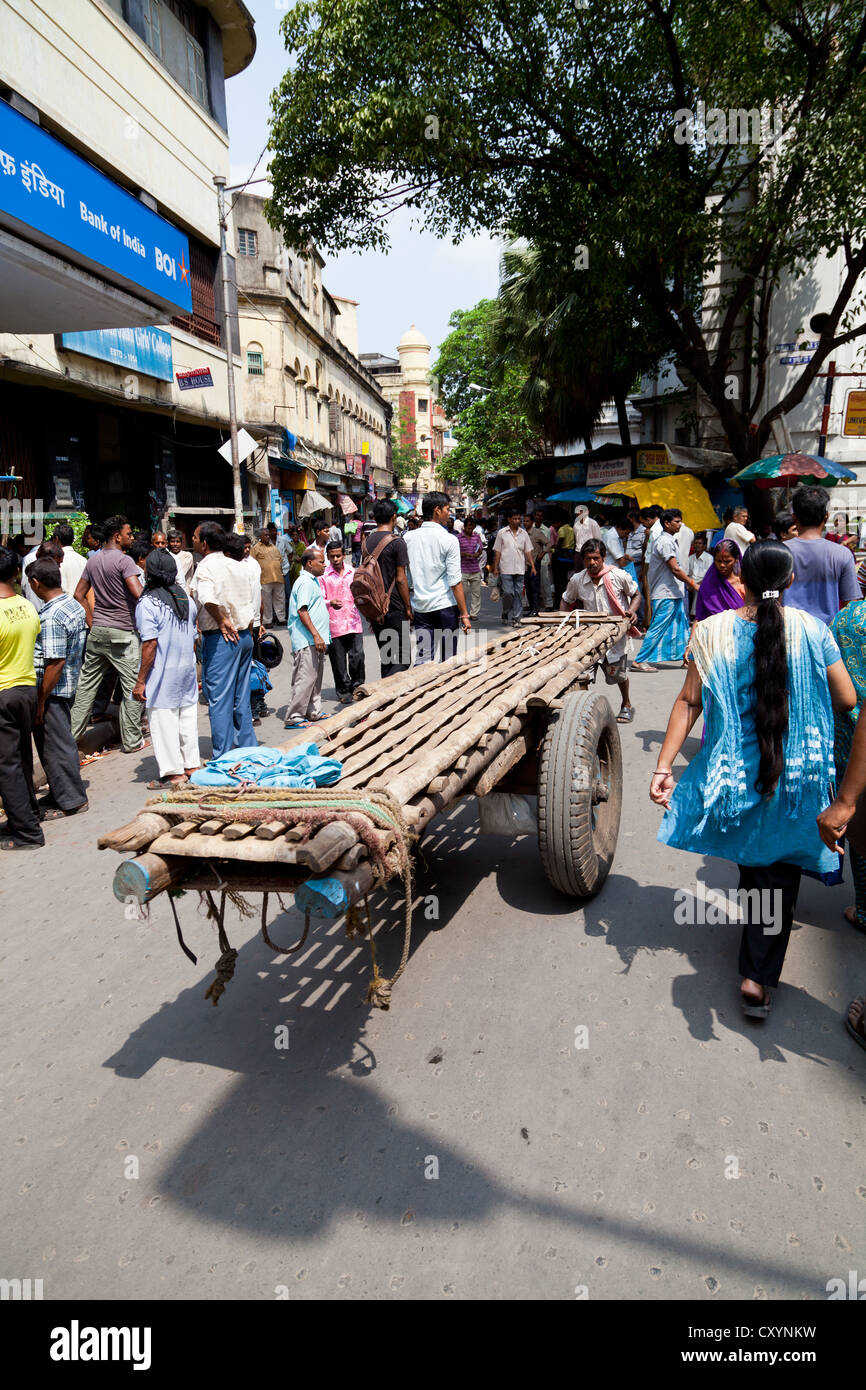 Man pushing a Cart in Kolkata, India Stock Photo - Alamy