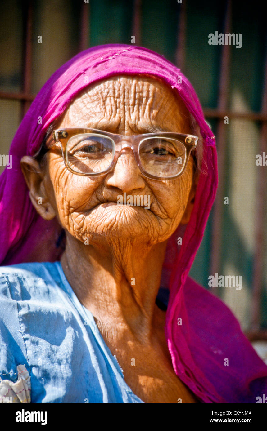 Wizened old woman hi-res stock photography and images - Alamy