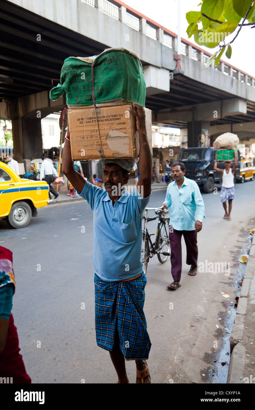 Man carrying heavy load city hi-res stock photography and images - Alamy