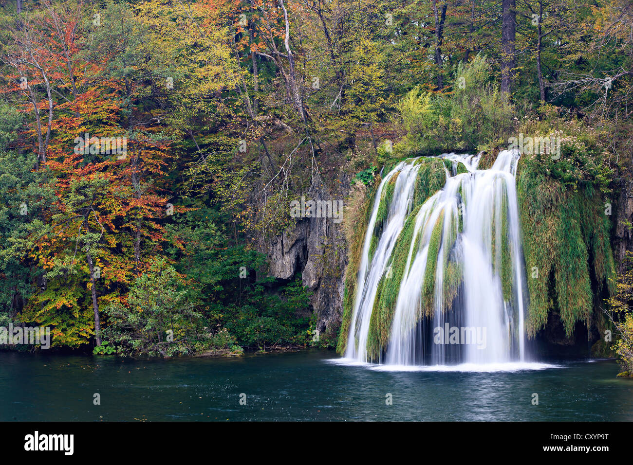 Plitvice lakes waterfalls autumn hi-res stock photography and images ...