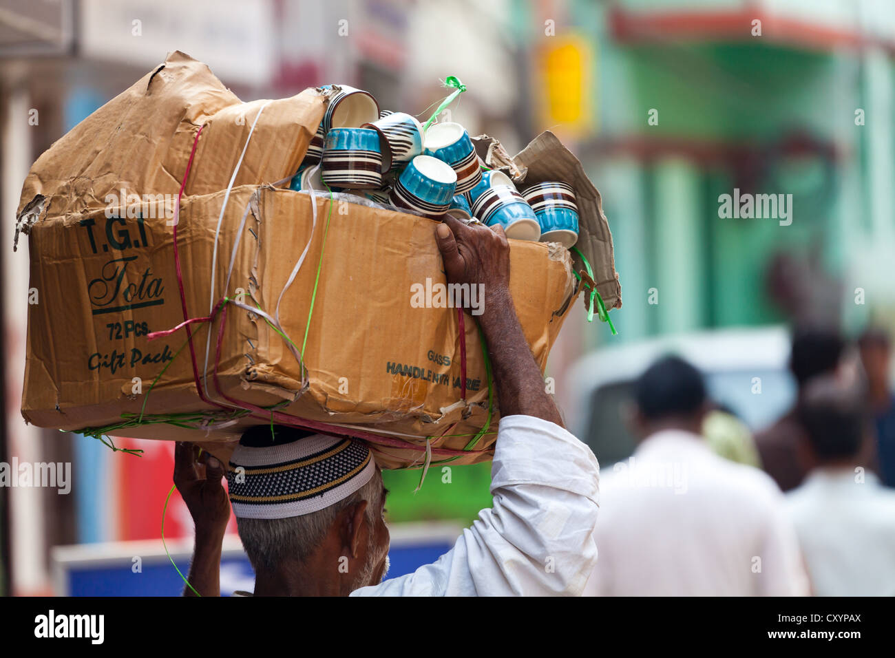 Man carrying loads hi-res stock photography and images - Alamy