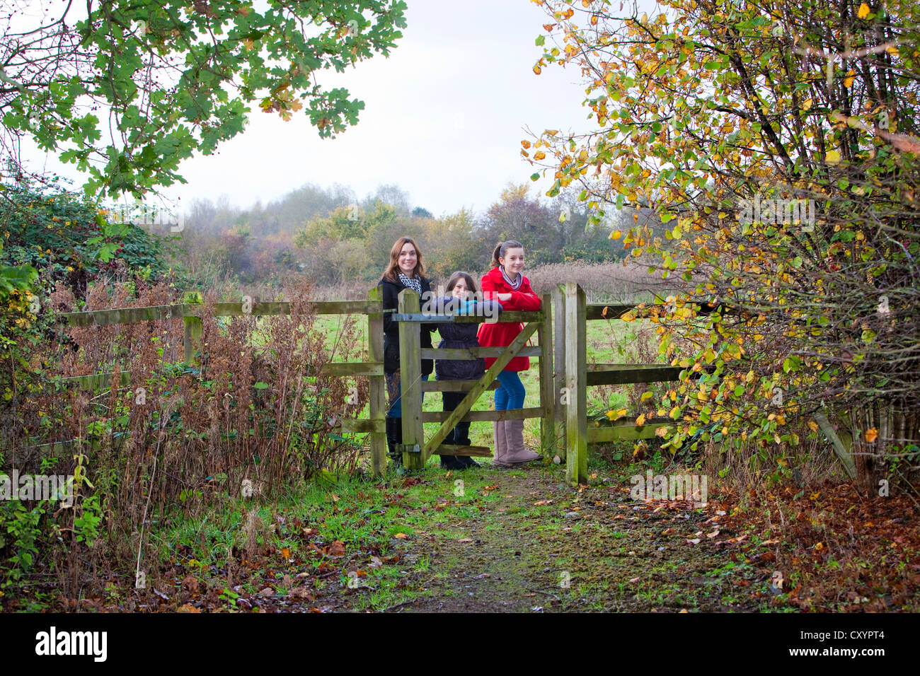 Rustic country gate hi-res stock photography and images - Alamy
