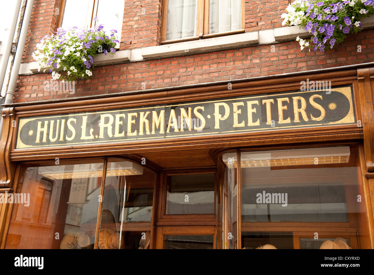 Milliners shop hi-res stock photography and images - Alamy